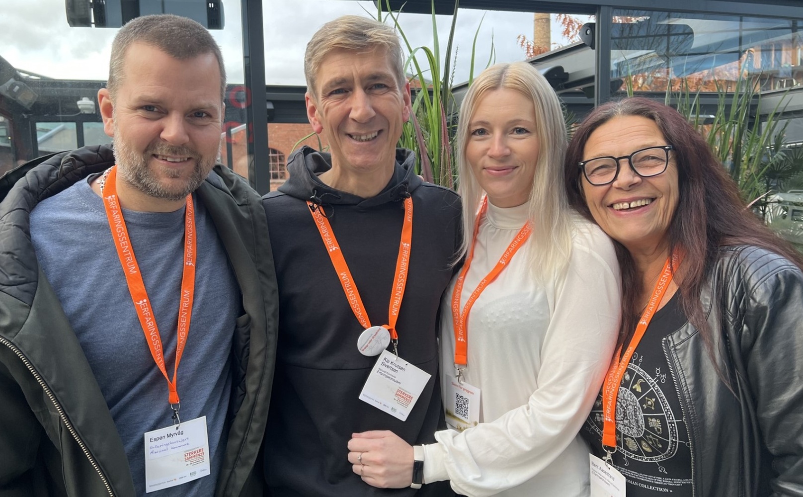 Vi er ikke akkurat New York, så at vi har tre erfaringskonsulenter på rus og psykisk helse, og ...