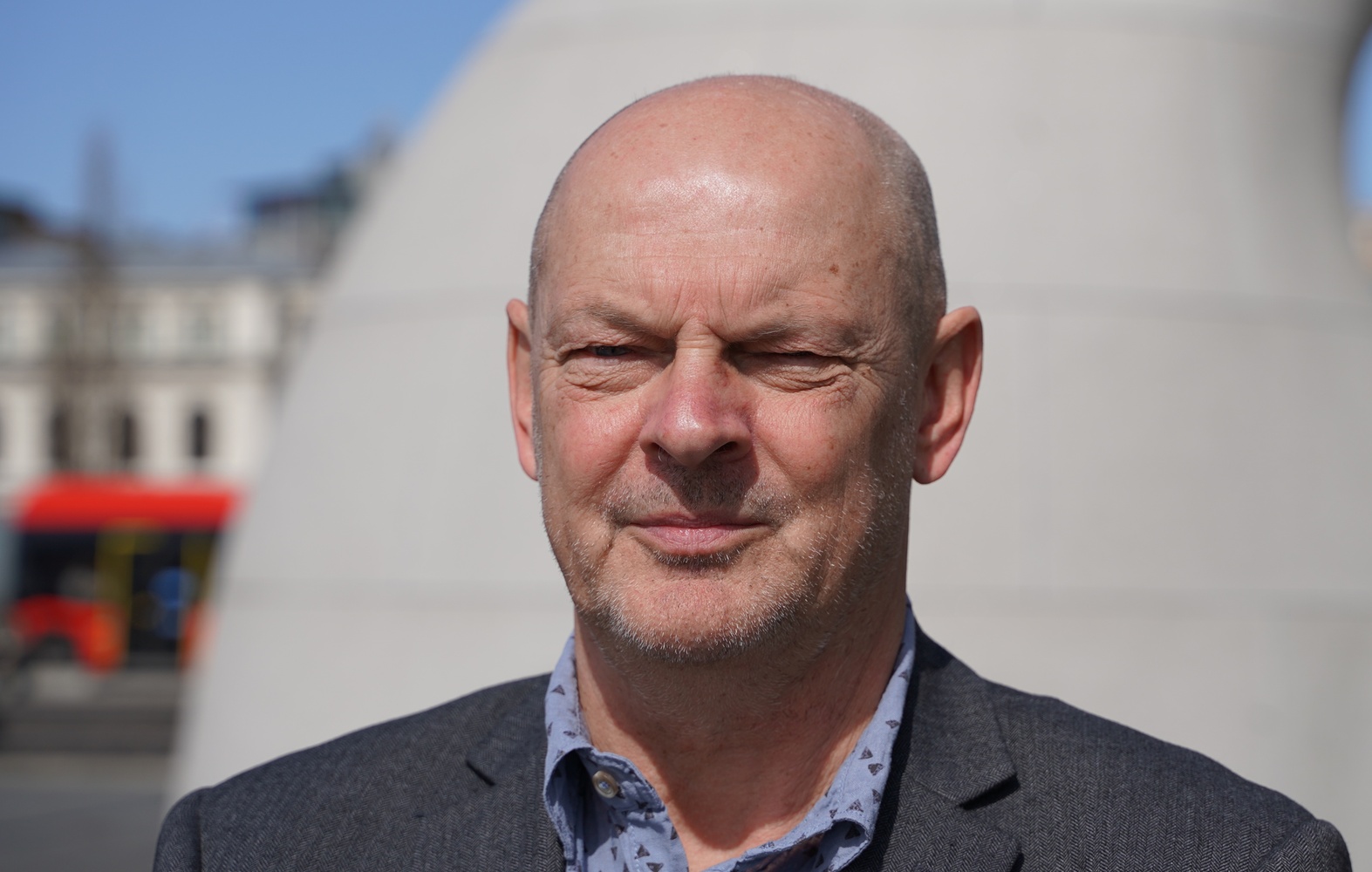 Forskning viser at det å ha en fadder på arbeidsplassen bidrar til å ansvarliggjøre bedrifter ...